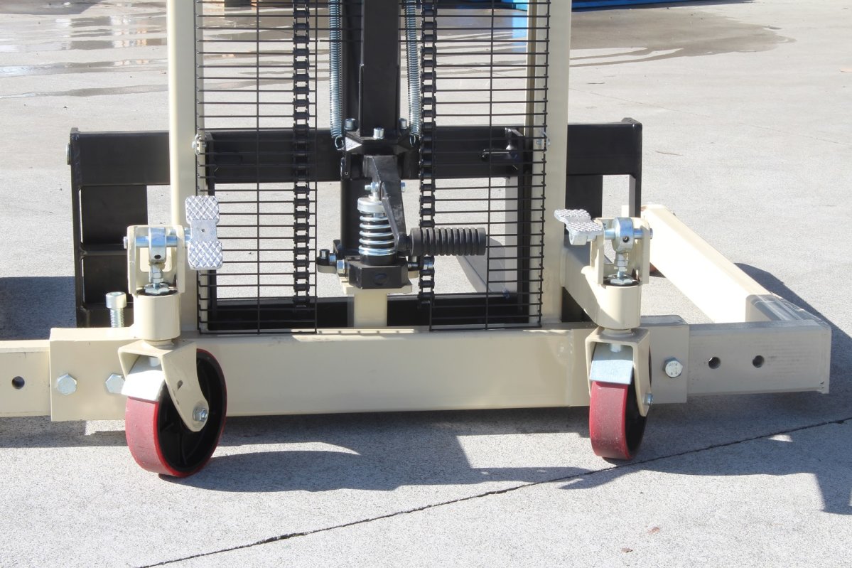 Straddle Stacker | Pallet Stackers | Astrolift