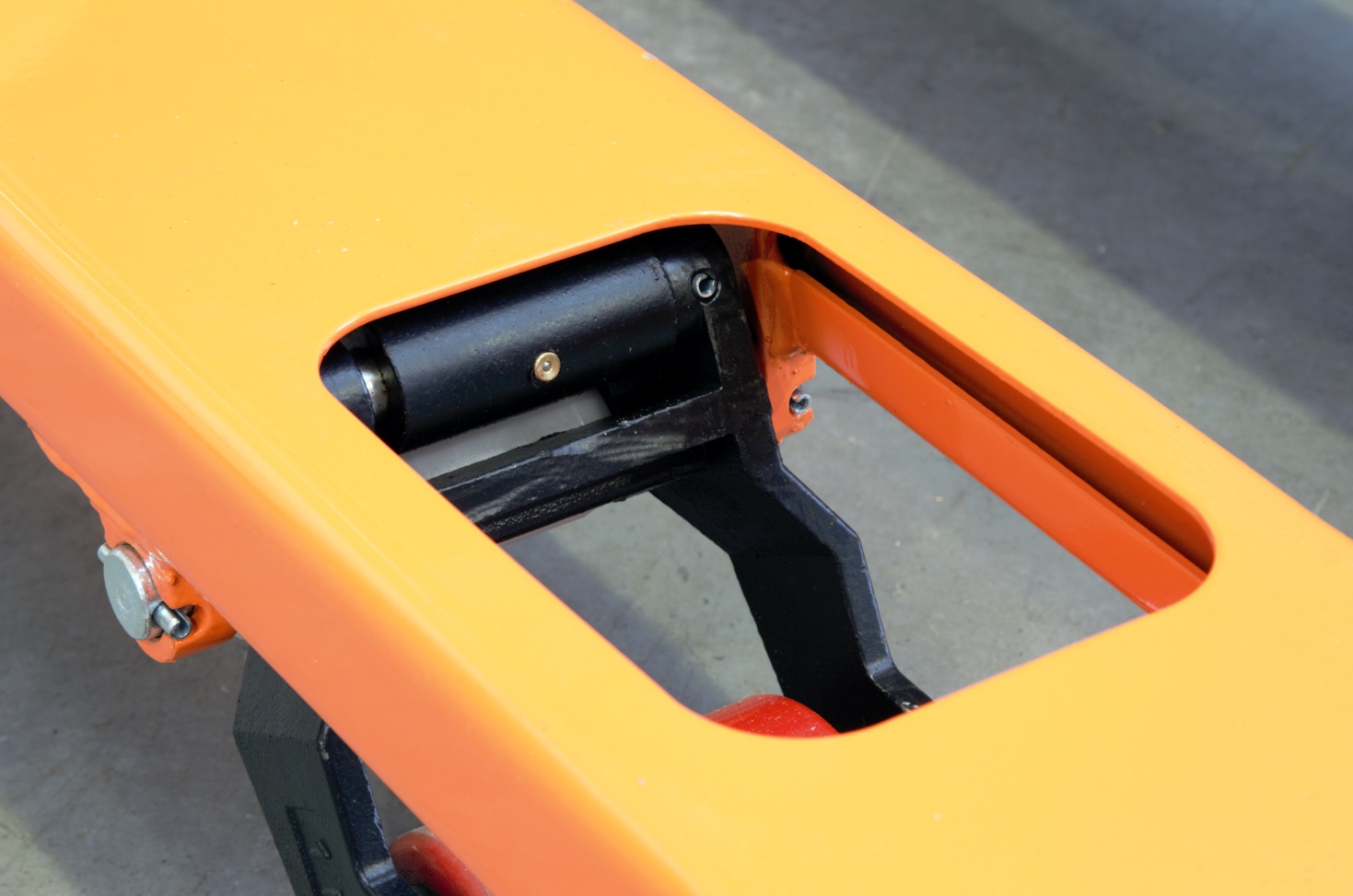 Pallet Trucks | 2-Way Pallet Trucks | Astrolift