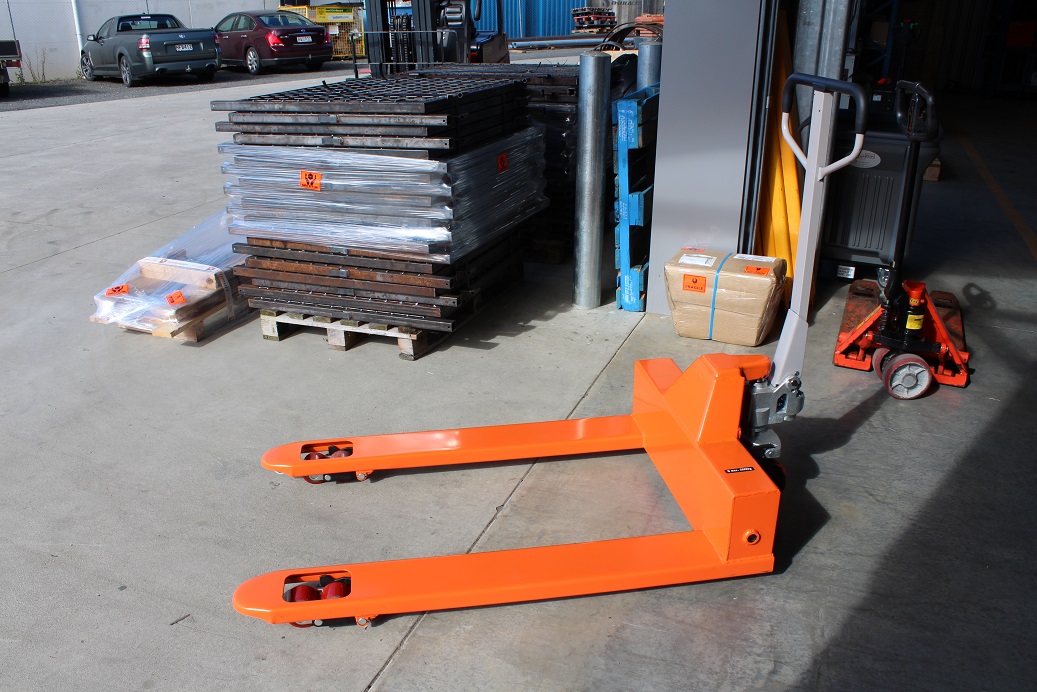 Pallet Truck Extra Wide | 2-Way Pallet Trucks | Astrolift