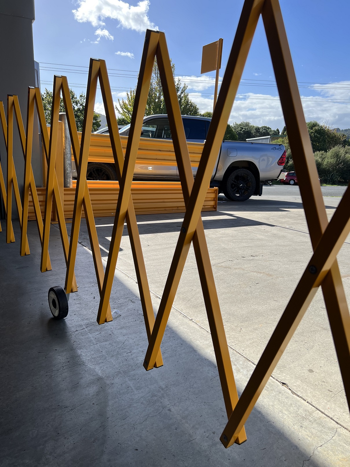 Expandable Safety Barrier | Expandable Barriers | Astrolift