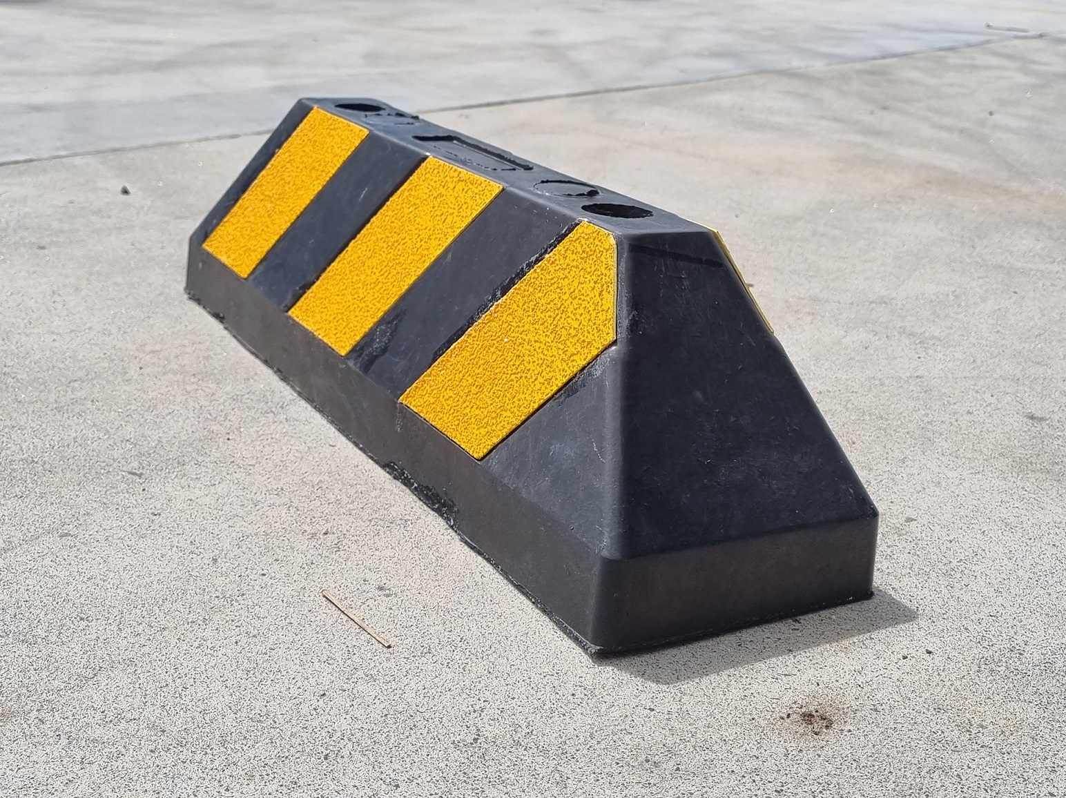 Truck Stops | Heavy Vehicle Wheel Stops | Wheel Stops | Astrolift