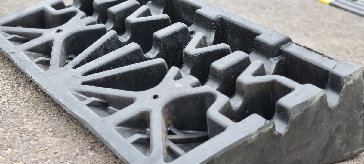 Heavy Duty Rubber Kerb Ramp | Suitable for Trucks and Buses | Kerb ...