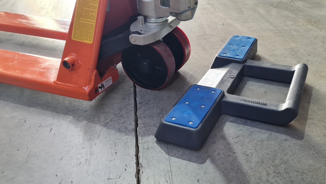 Pallet Truck Stop | 4-Way Pallet Trucks | Astrolift