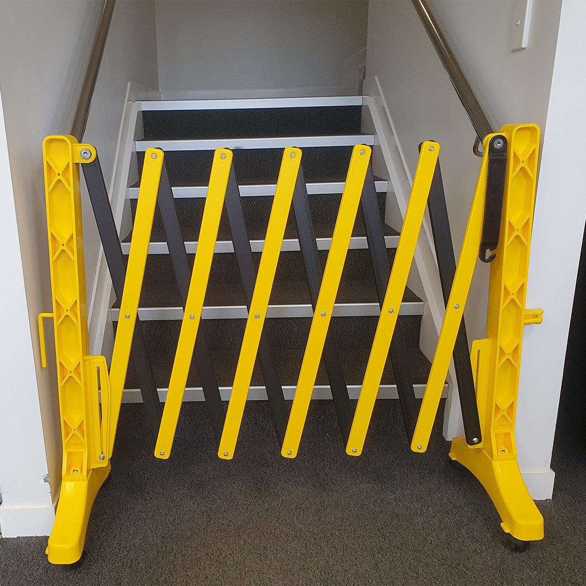 Expandable Mobile Barrier Gate | Expandable Safety Barriers | Astrolift