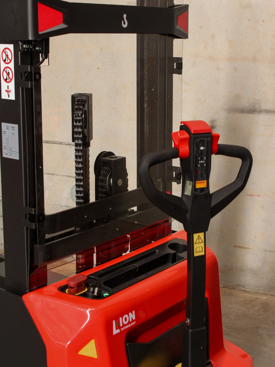 Non Straddle Pallet Stacker | Pallet Stackers | Astrolift