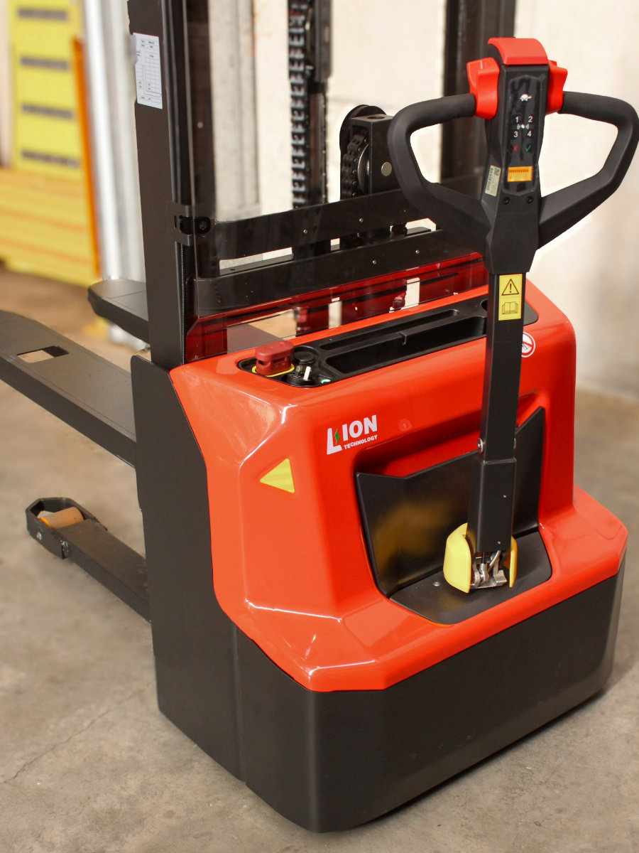 Non Straddle Pallet Stacker | Pallet Stackers | Astrolift